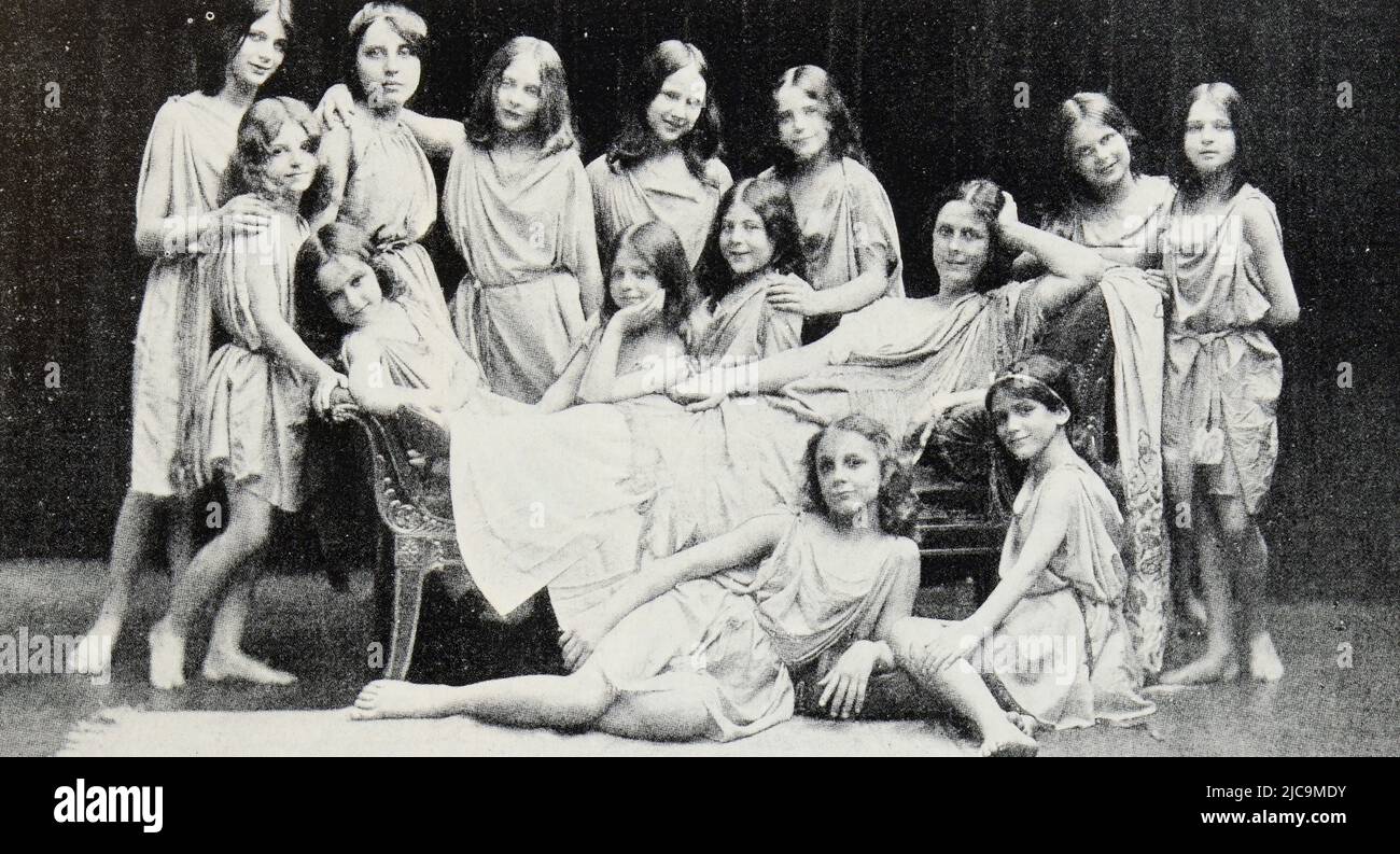 Eng translation : " Miss Isadora Duncan among the students of her dance ...