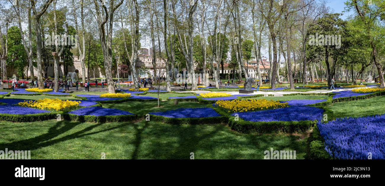 Colorful flowers in full bloom in the Gülhane Park, Istanbul, Türkiye ...