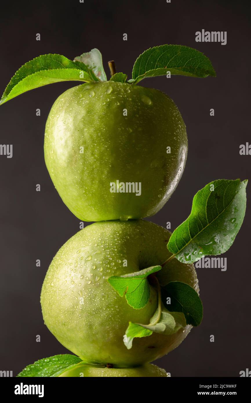 Raw Granny Smith apples. Green fresh fruits on dark background Stock ...