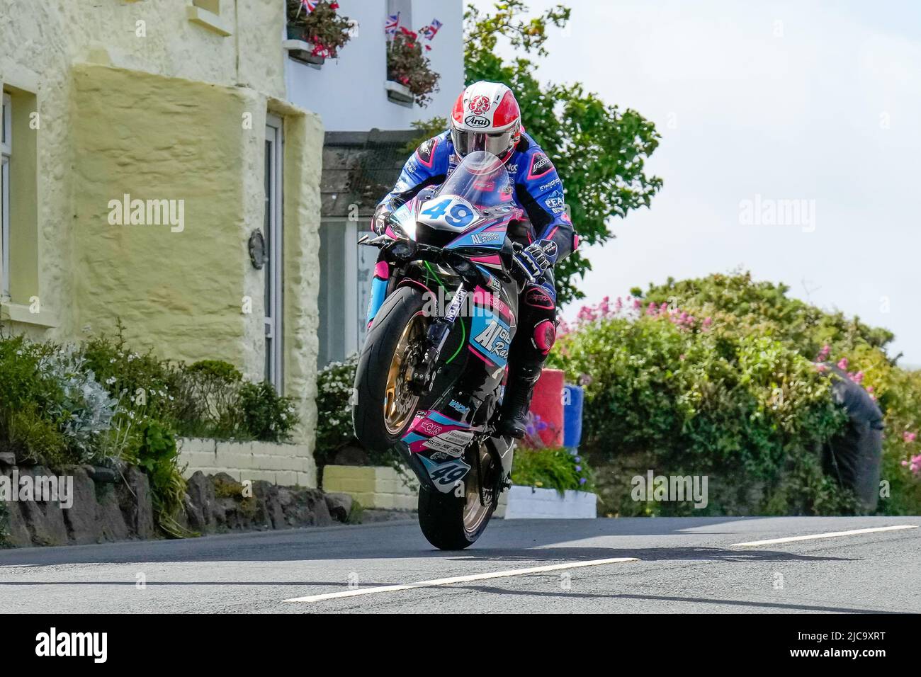 Douglas, Isle Of Man. 10th June, 2022. Jim Hodson (600 Yamaha ...