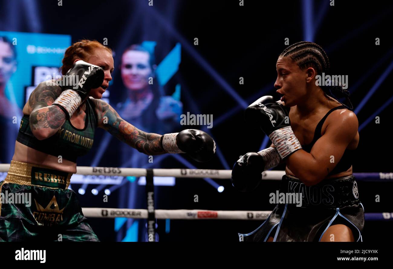 Shannon Ryan (right) takes on Gemma Ruegg in the super-flyweight ...