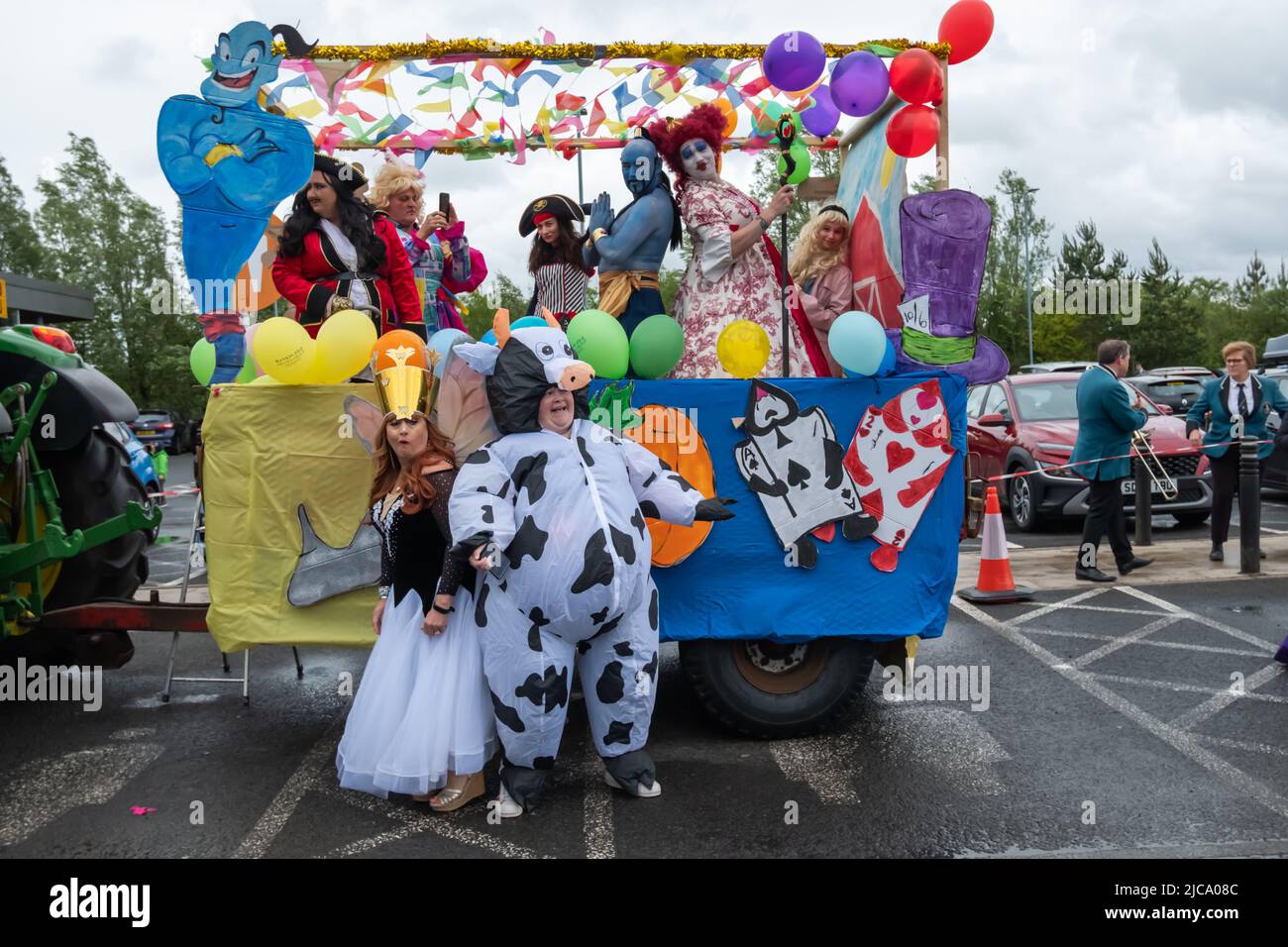 Strathaven, Scotland, UK. 11th June, 2022. Strathaven Gala makes a ...