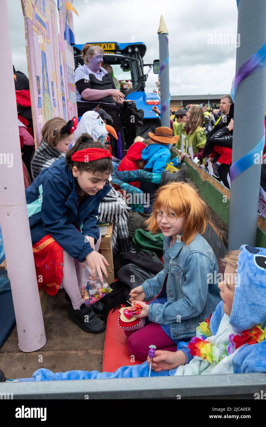 Strathaven, Scotland, UK. 11th June, 2022. Strathaven Gala makes a ...