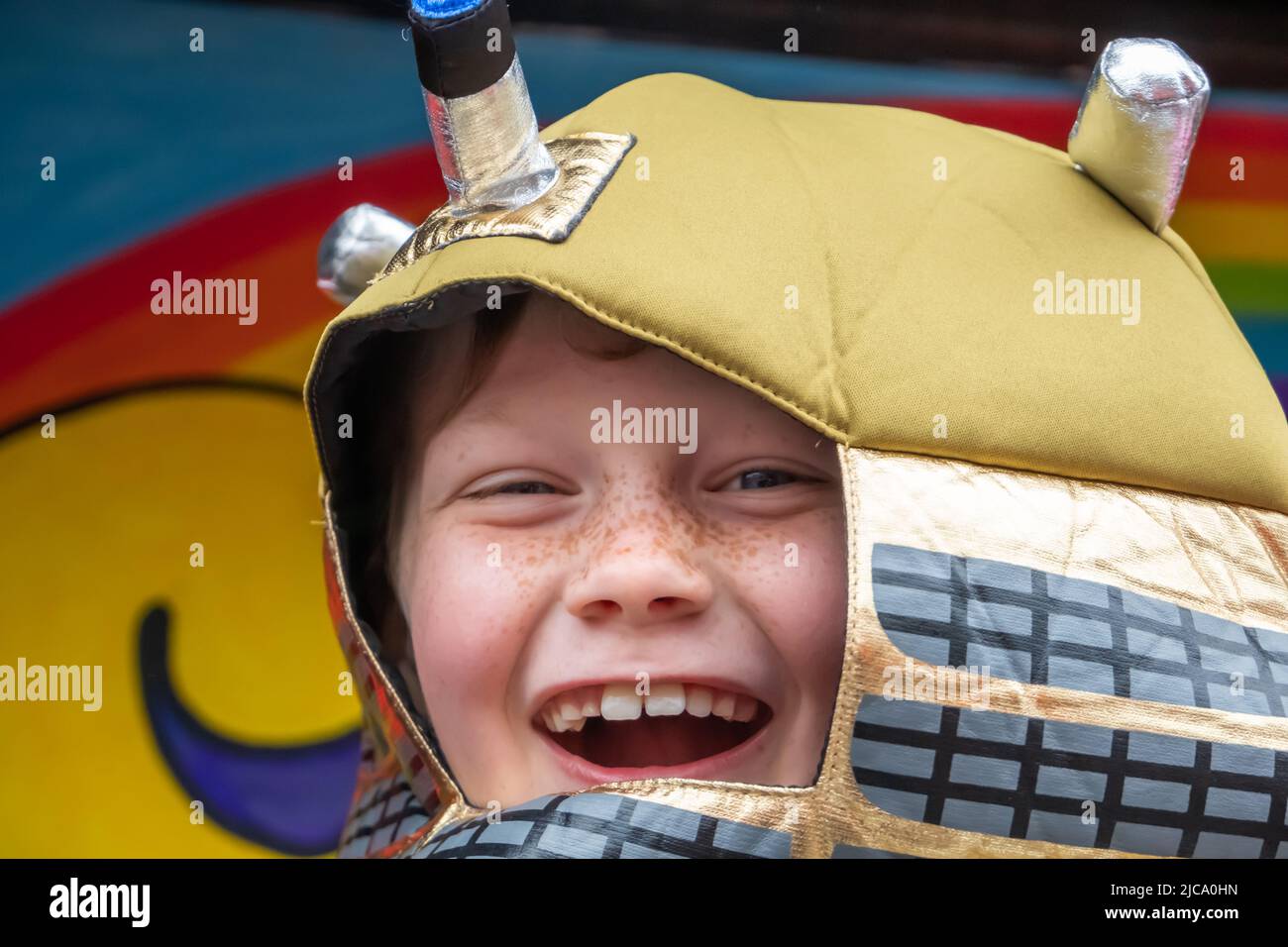 Strathaven, Scotland, UK. 11th June, 2022. A young performer dressed as ...