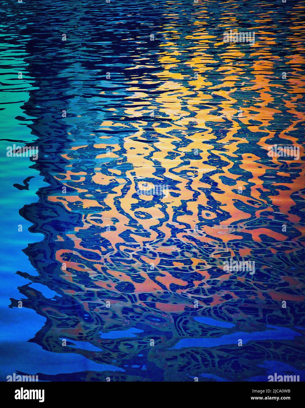 Water ripples pool reflections hi-res stock photography and images - Alamy