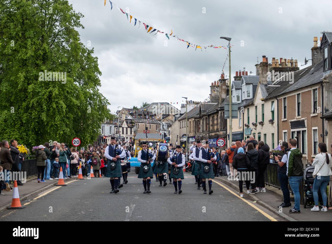 Strathaven, Scotland, UK. 11th June, 2022. Strathaven Gala makes a ...