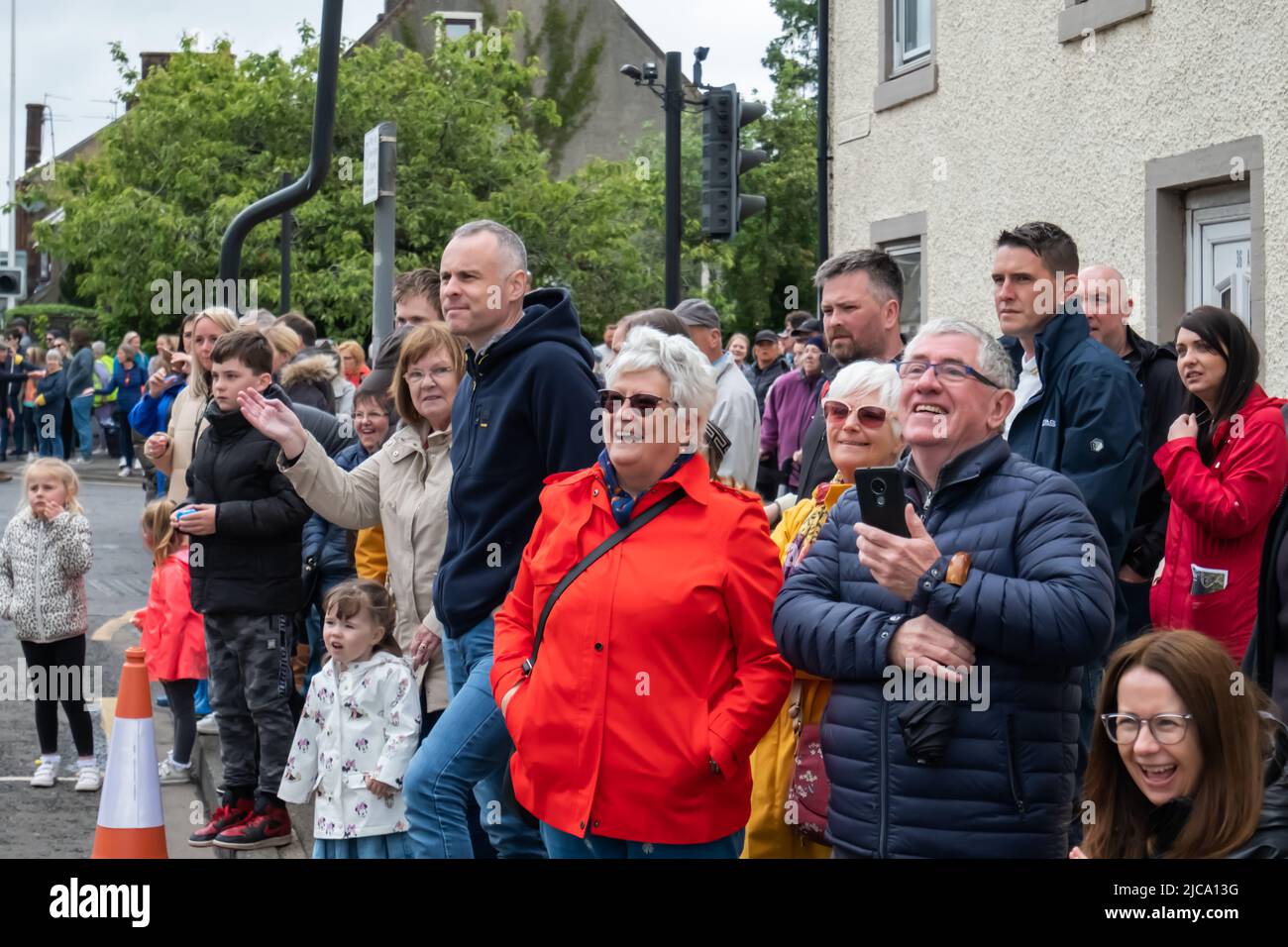 Strathaven, Scotland, UK. 11th June, 2022. Members of the public watch ...