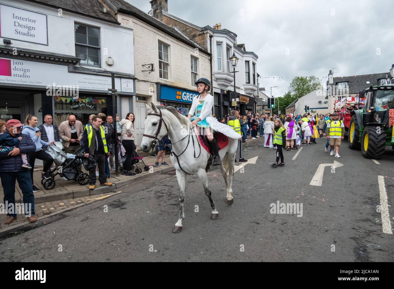Strathaven, Scotland, UK. 11th June, 2022. Strathaven Gala makes a ...