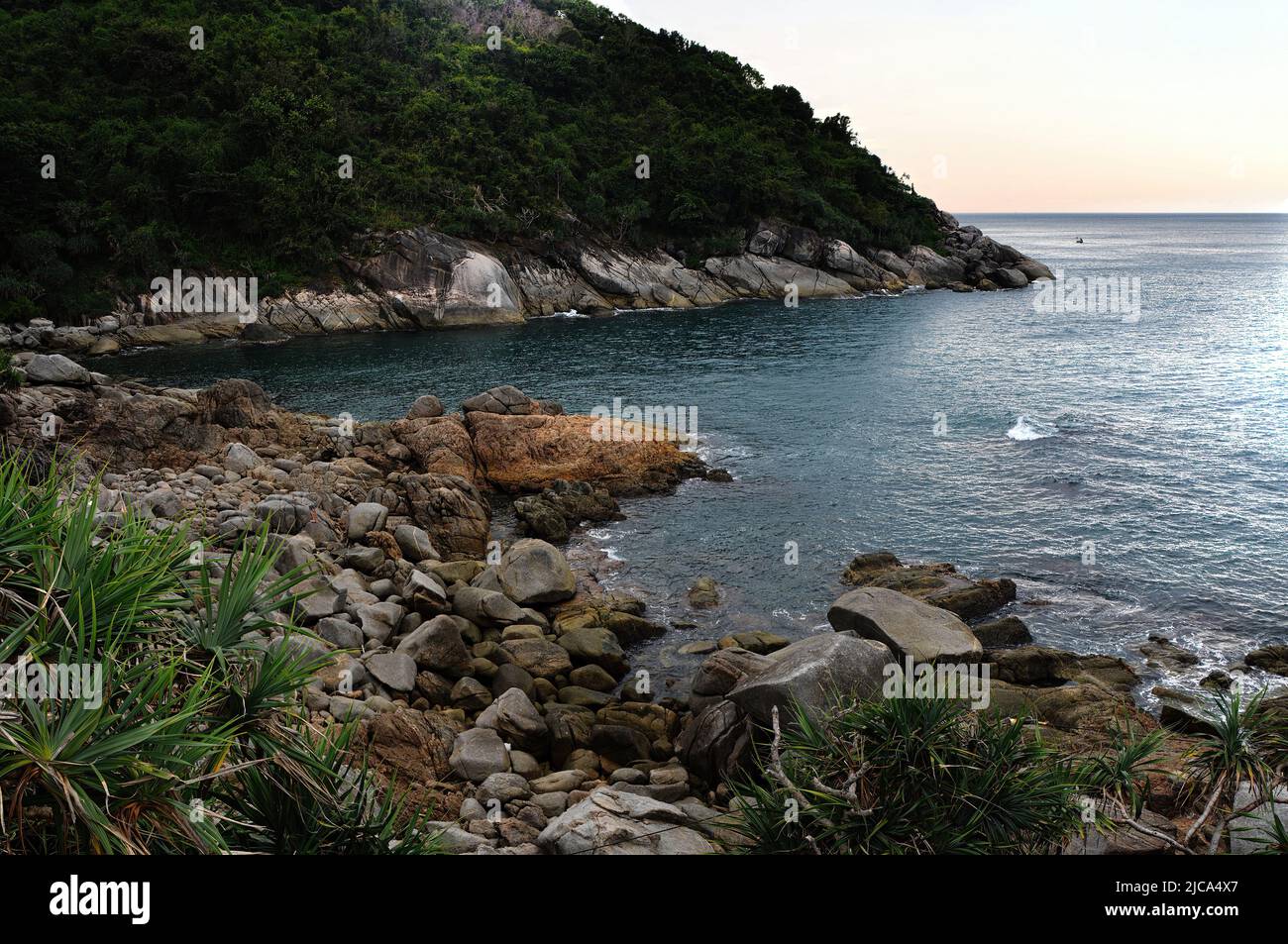 The famous beaches, quiet bays and tropical forests make Phuket the ...