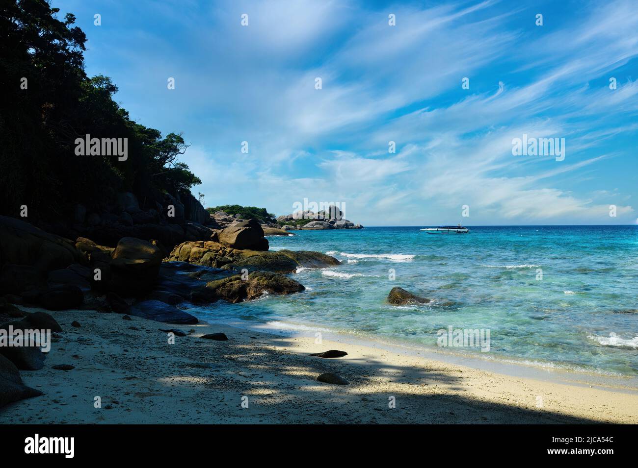 The famous beaches, quiet bays and tropical forests make Phuket the ...