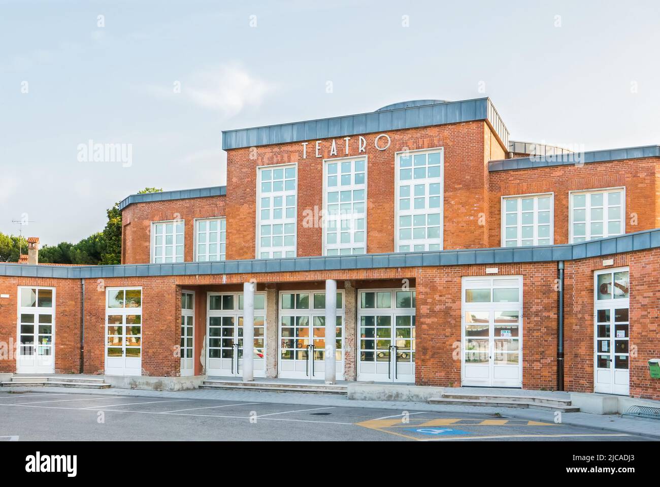 Fascist style architecture hi-res stock photography and images - Alamy