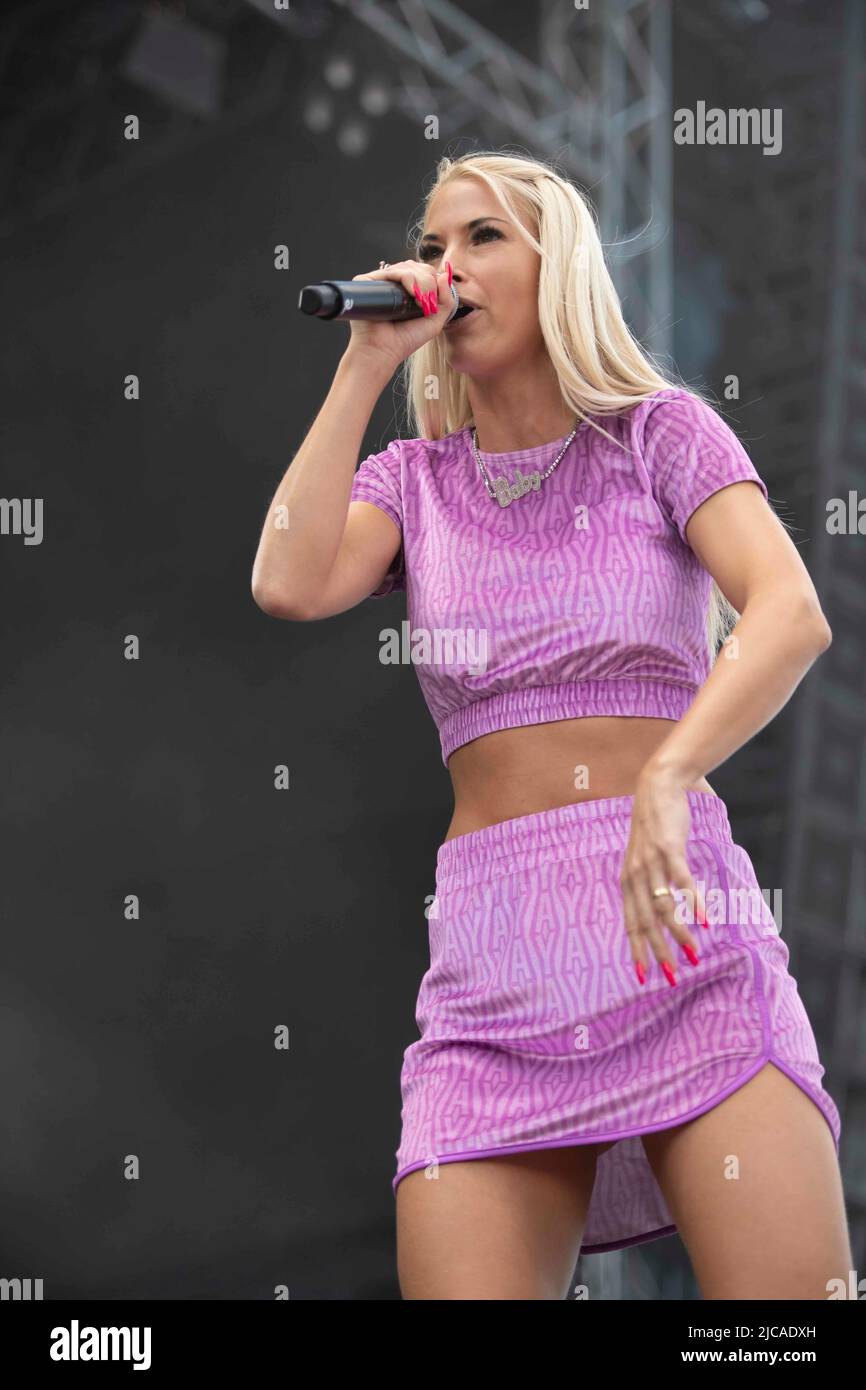 Isi glueck hi-res stock photography and images - Alamy