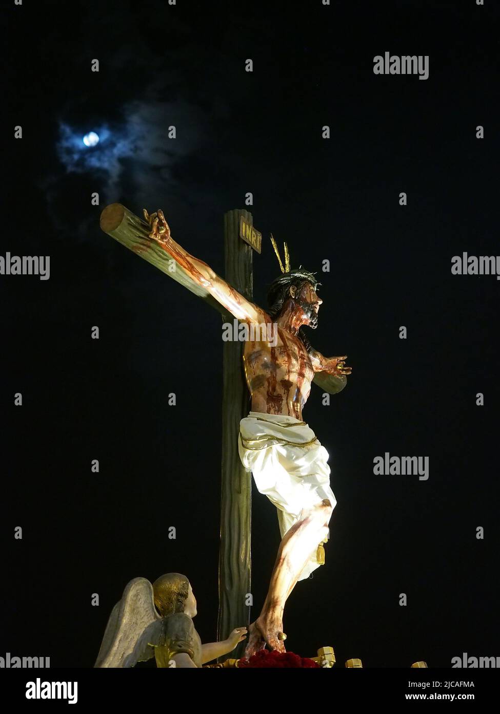 Lima, March 22, As every year at Easter, wrapped in vapors of incense ...