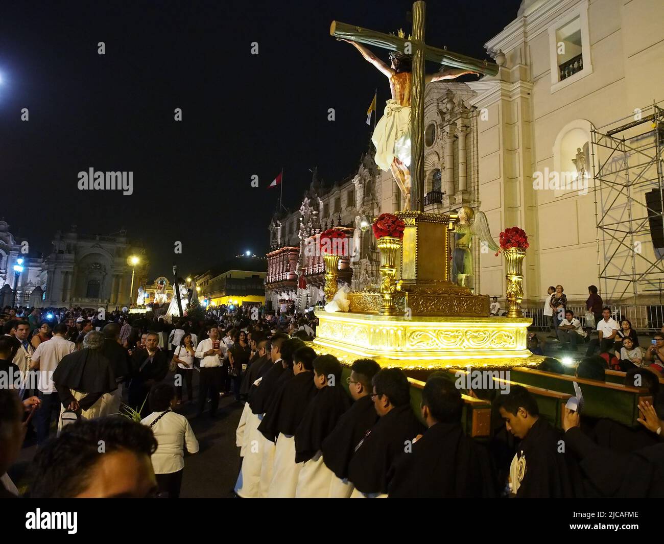 Lima, March 22, As every year at Easter, wrapped in vapors of incense ...
