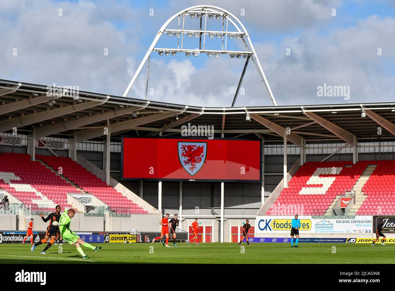 Football stadium screen uk hi-res stock photography and images - Alamy