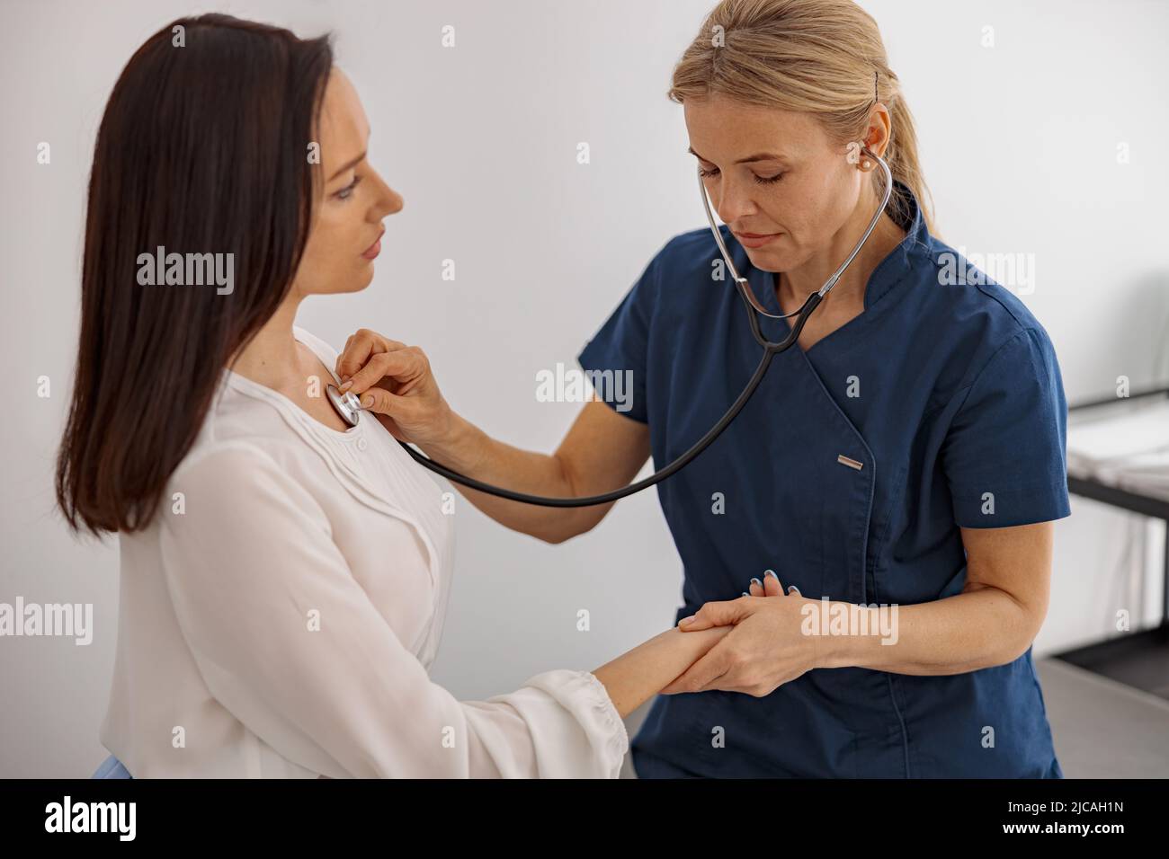 Practitioner examine hi-res stock photography and images - Alamy