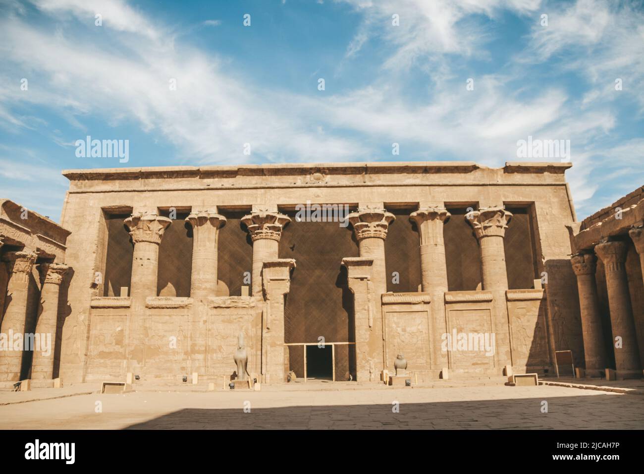 Horus and the pharaoh hi-res stock photography and images - Alamy