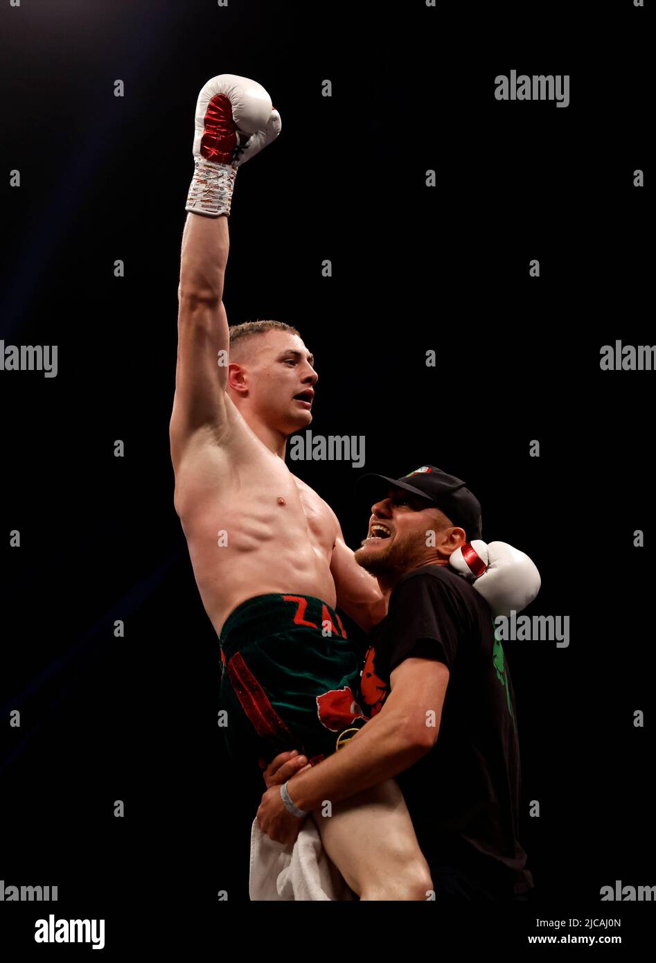 Zak Chelli celebrates victory over Germaine Brown in the super ...