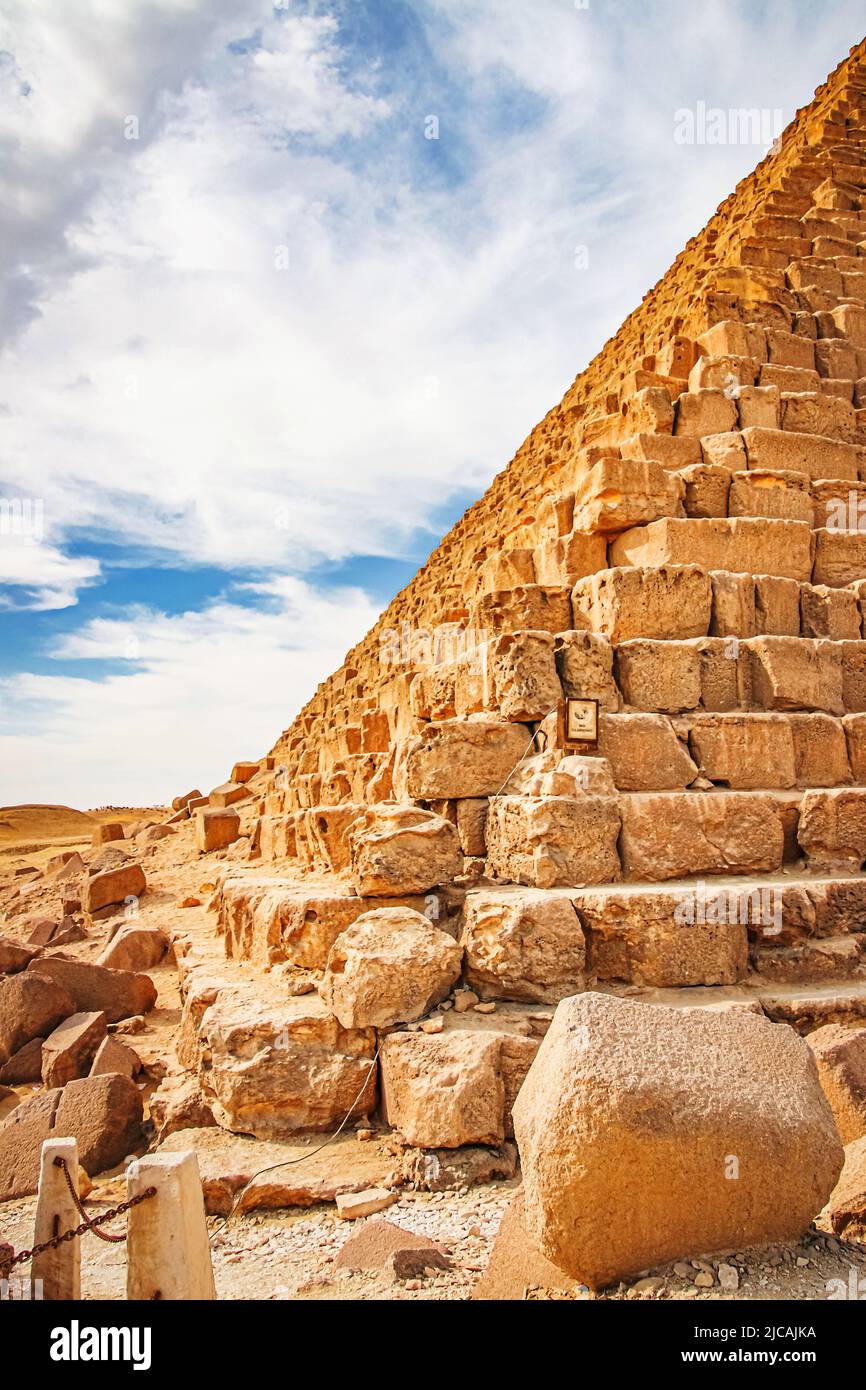 Chefrens pyramid hi-res stock photography and images - Alamy