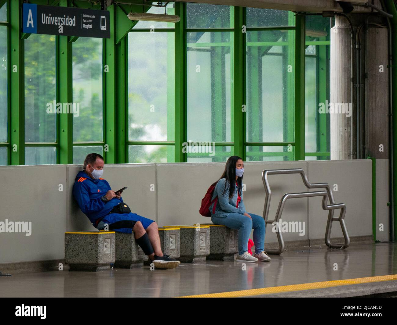 Man woman subway hi-res stock photography and images - Alamy