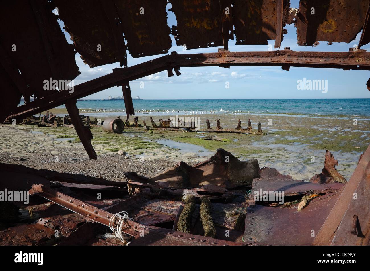 Ship hull damage hi-res stock photography and images - Alamy