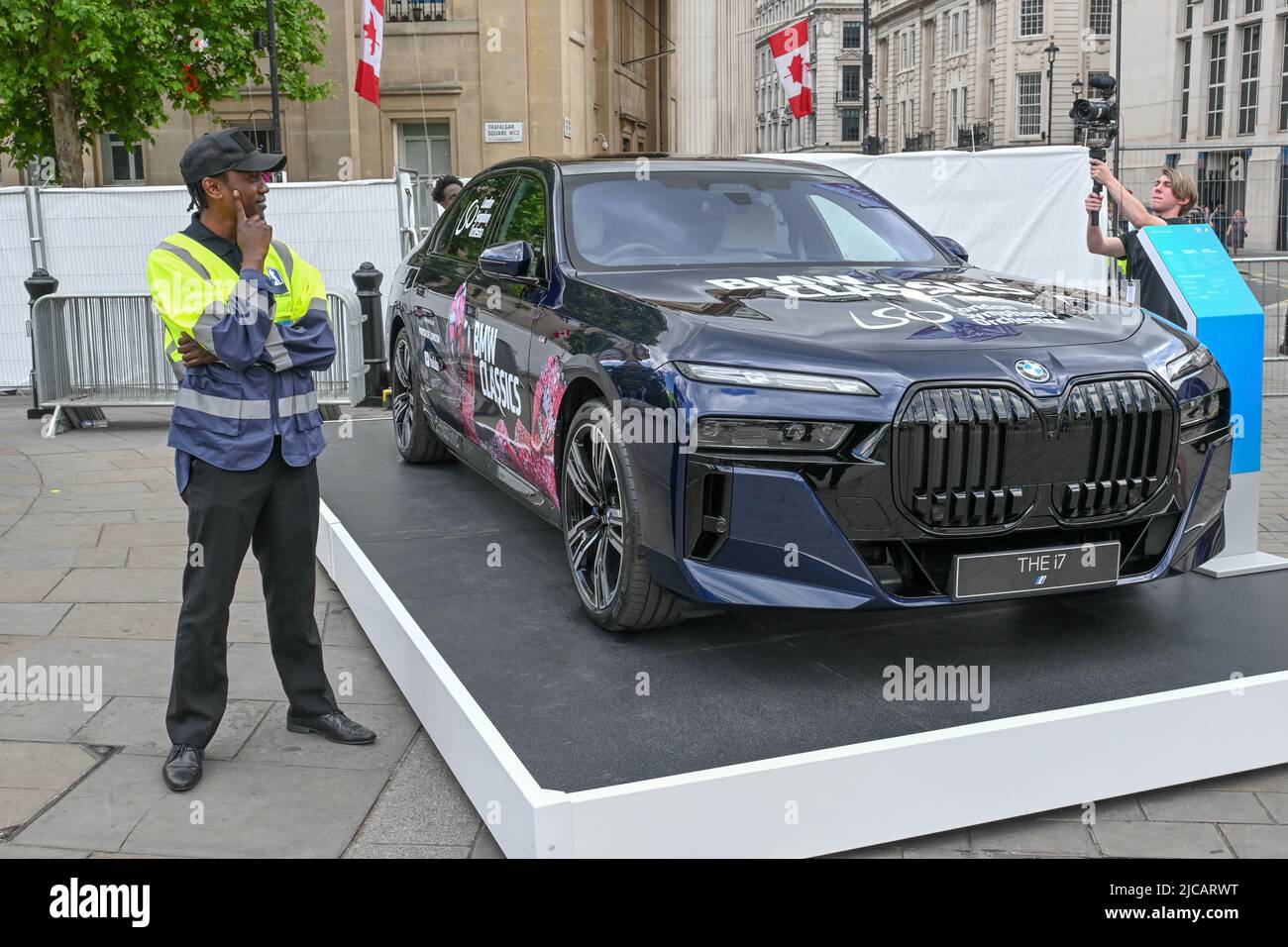 Hundreds attends the BMW Classics 2022A free open-air concert in ...