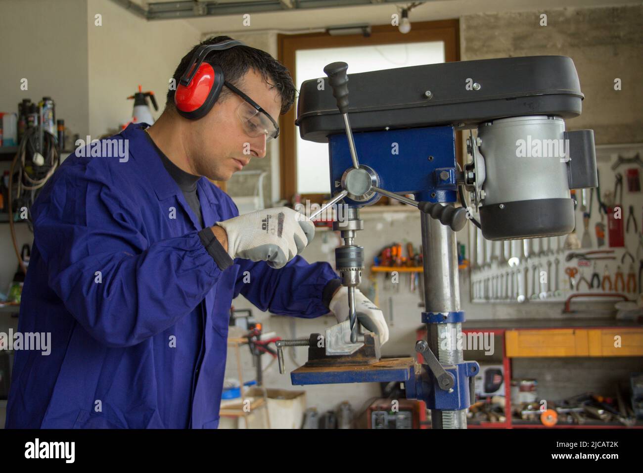 Pillar drill hi-res stock photography and images - Alamy