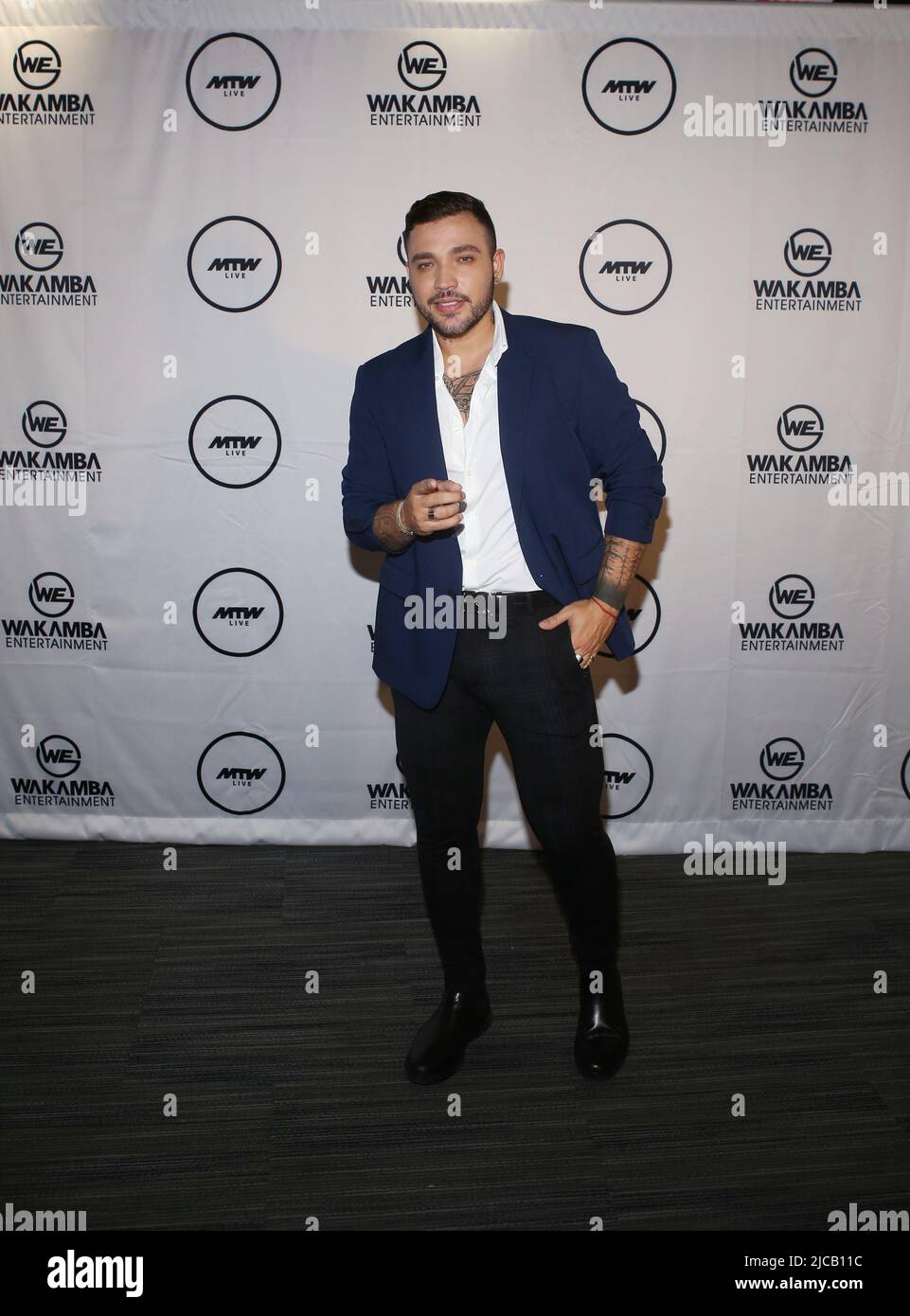 De Colombia Para El Mundo / Presented by Wakamba Entertainment ...