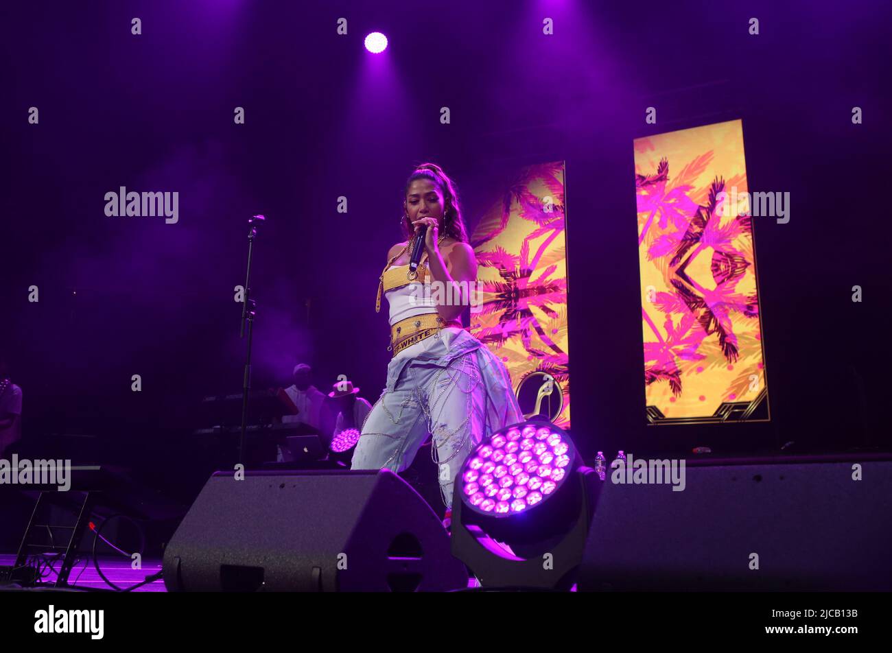 De Colombia Para El Mundo / Presented by Wakamba Entertainment ...