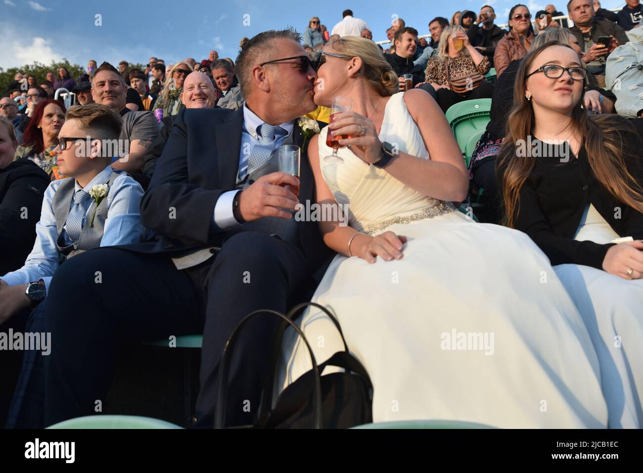 Stereophonics fans Sarah and Rob Hiscoe celebrated their wedding ...