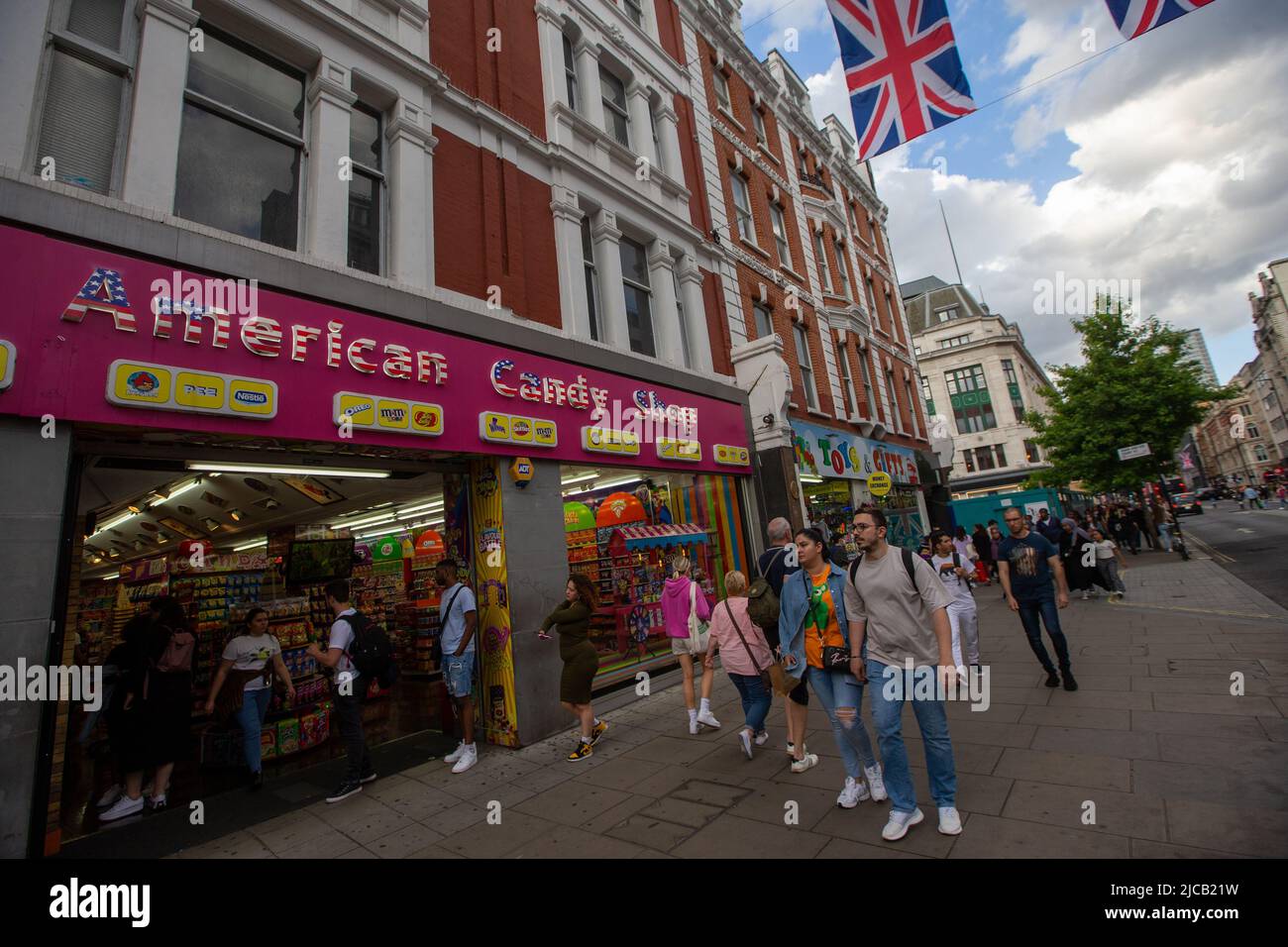 American sweet shop oxford street hi-res stock photography and images ...