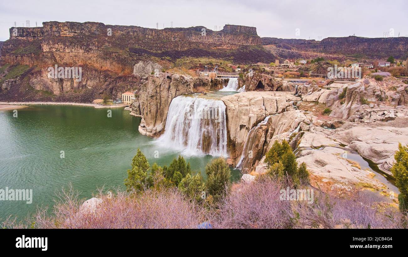 Spring at Shoshone Falls in Idaho from rocky cliffs Stock Photo - Alamy