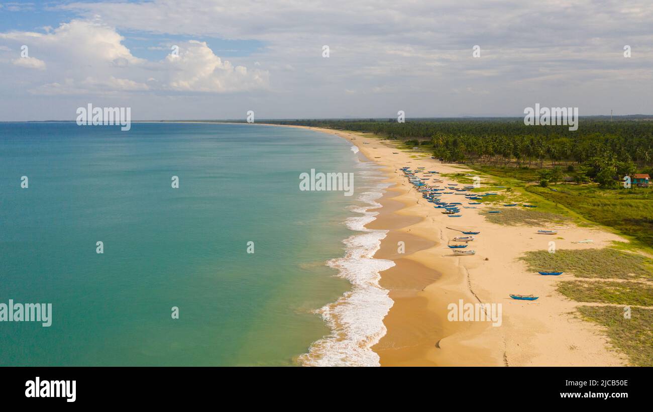 Seascape with tropical sandy beach and blue ocean. Kalkudah Beach, Sri ...