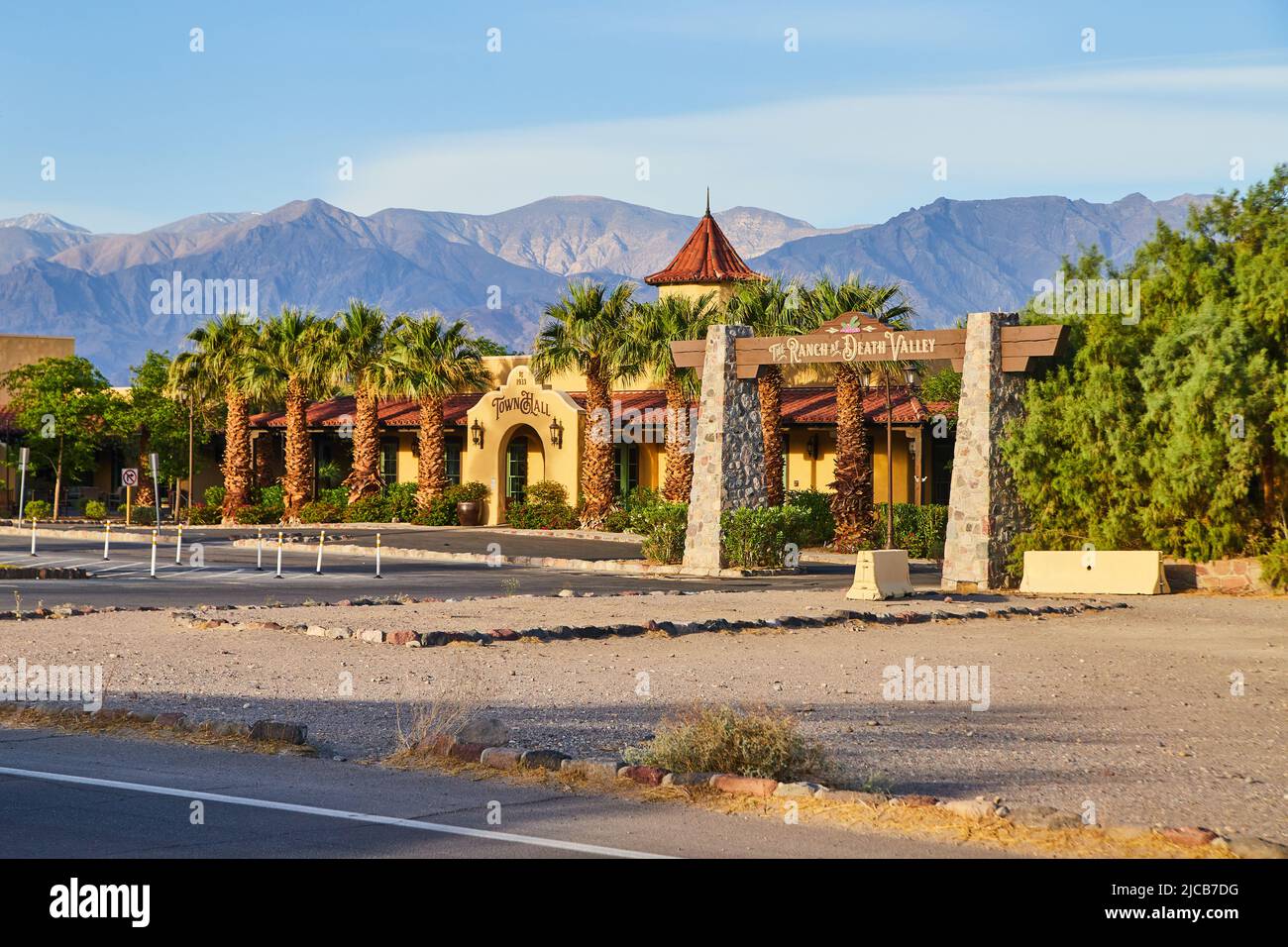 Palm trees surround historic hi-res stock photography and images - Alamy