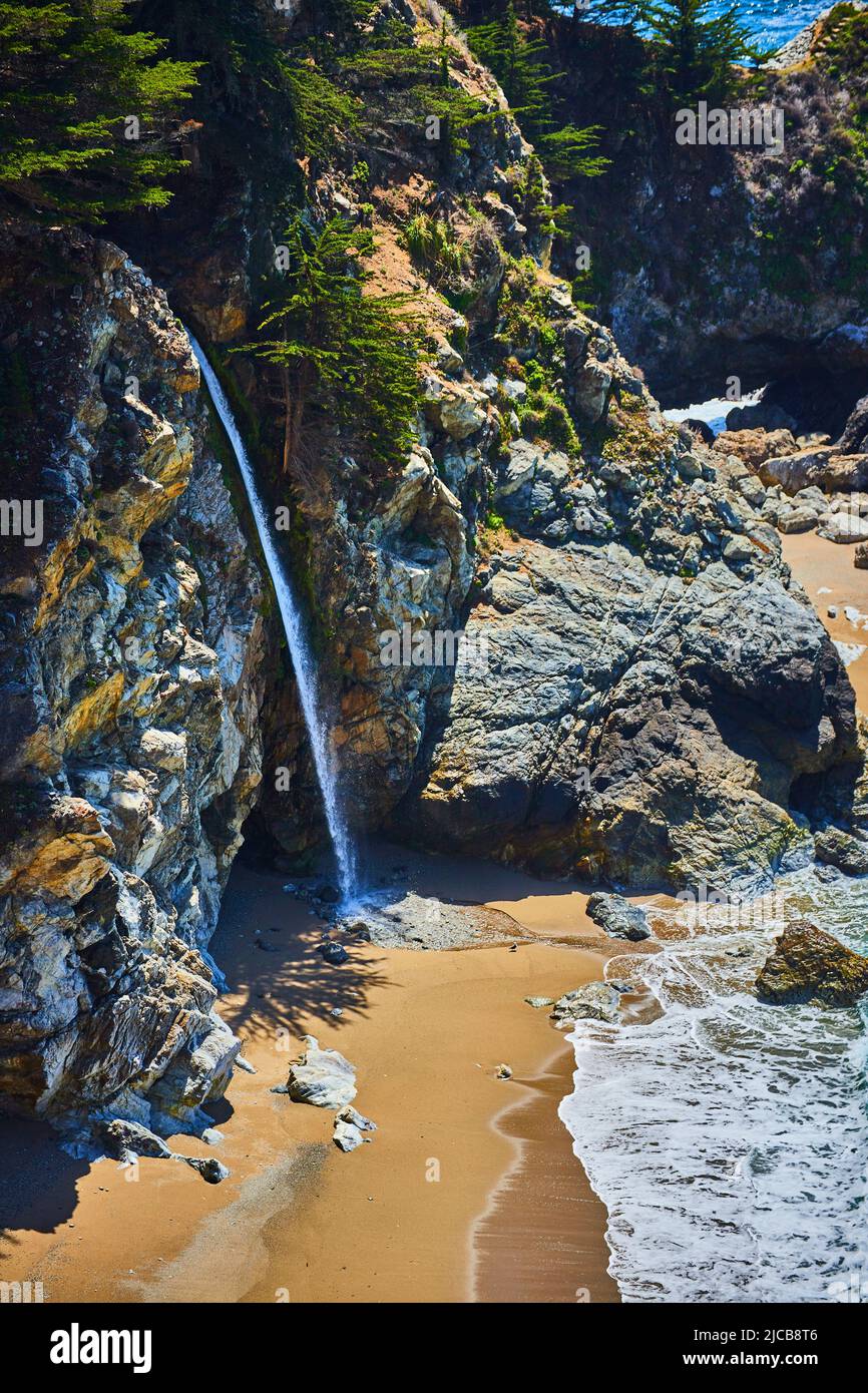 Small sea waves big rocks hi-res stock photography and images - Alamy