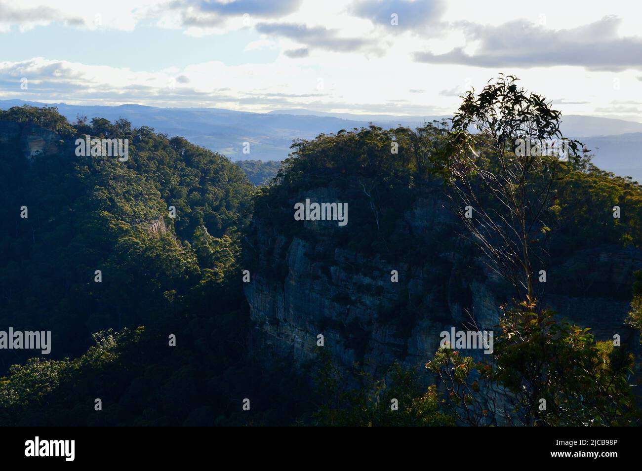 A view from Mitchell Pass Lookout at Mt Victoria in the Blue Mountains ...