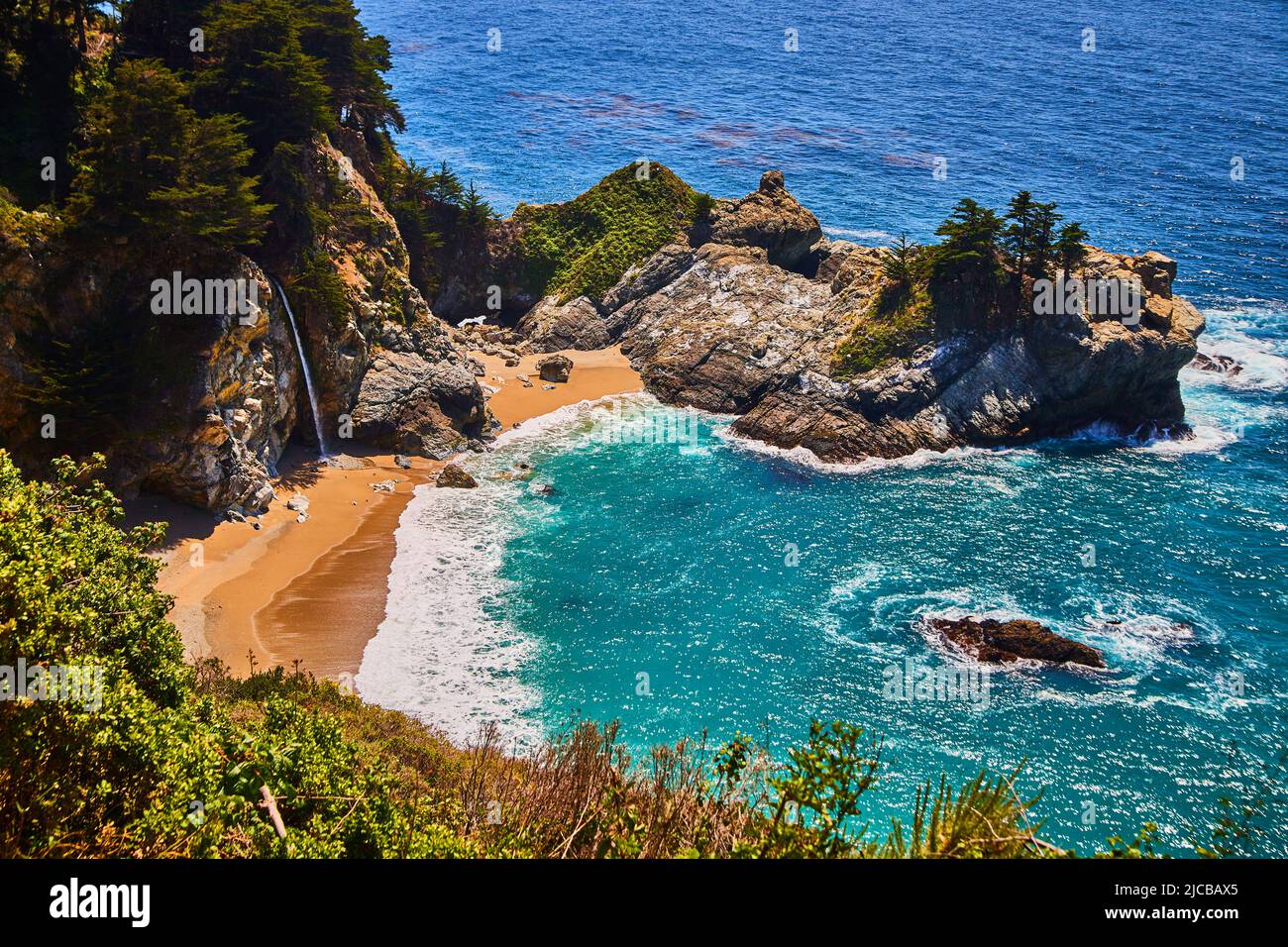 Cove cliffs beaches landscape hi-res stock photography and images - Alamy