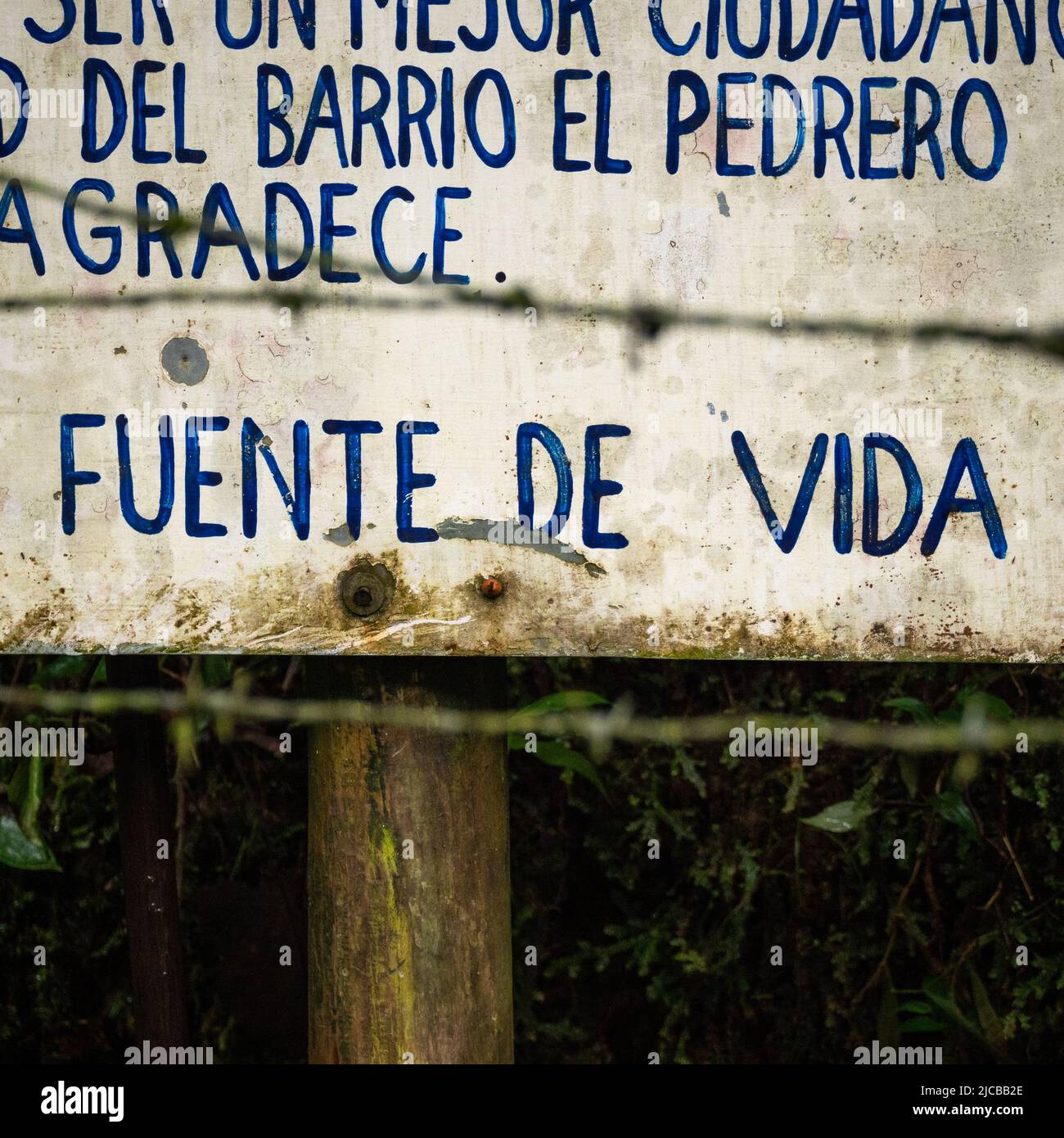 Wire font hi-res stock photography and images - Alamy