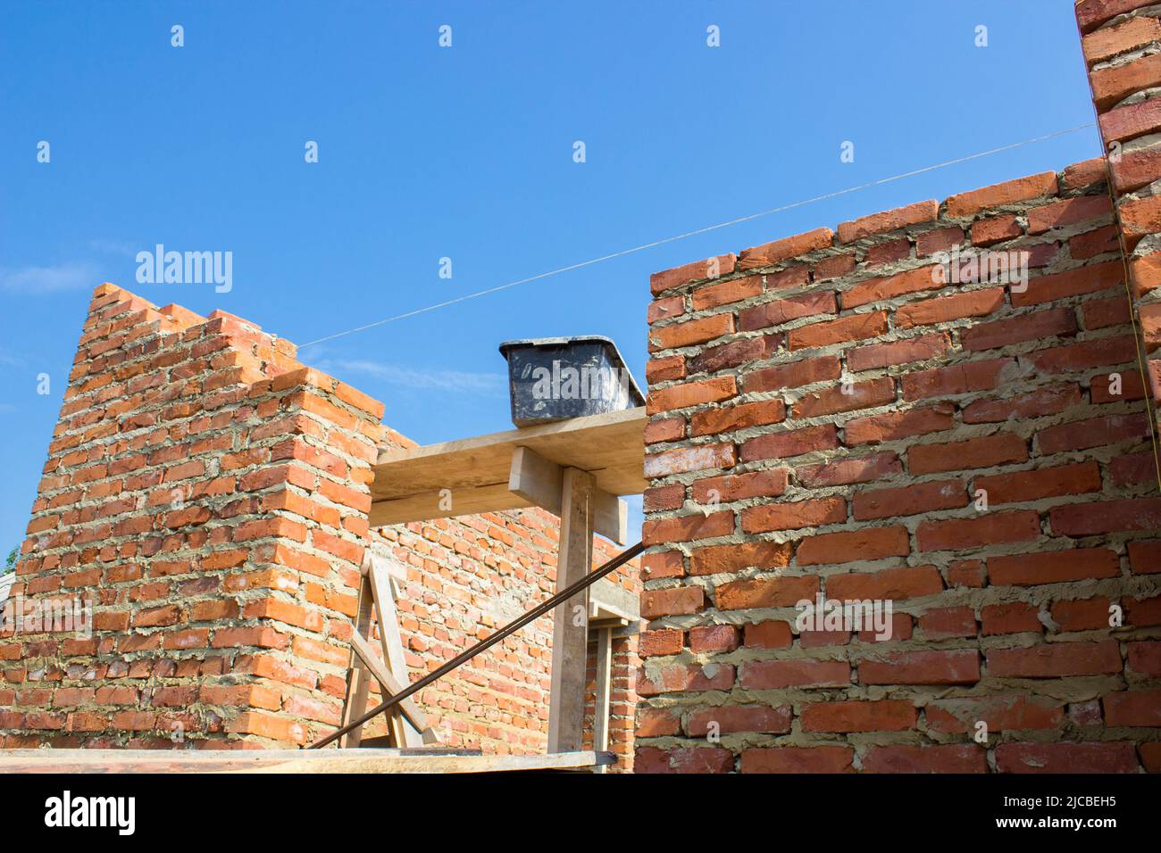 Brick wall installation hi-res stock photography and images - Alamy