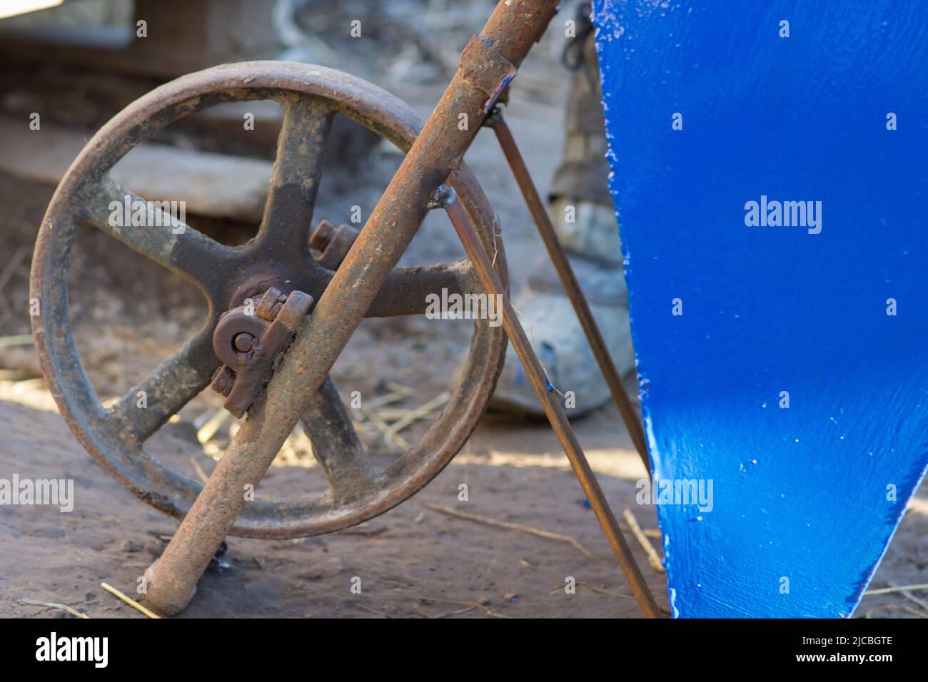 old iron wheel wheelbarrow close-up for transportation Stock Photo - Alamy