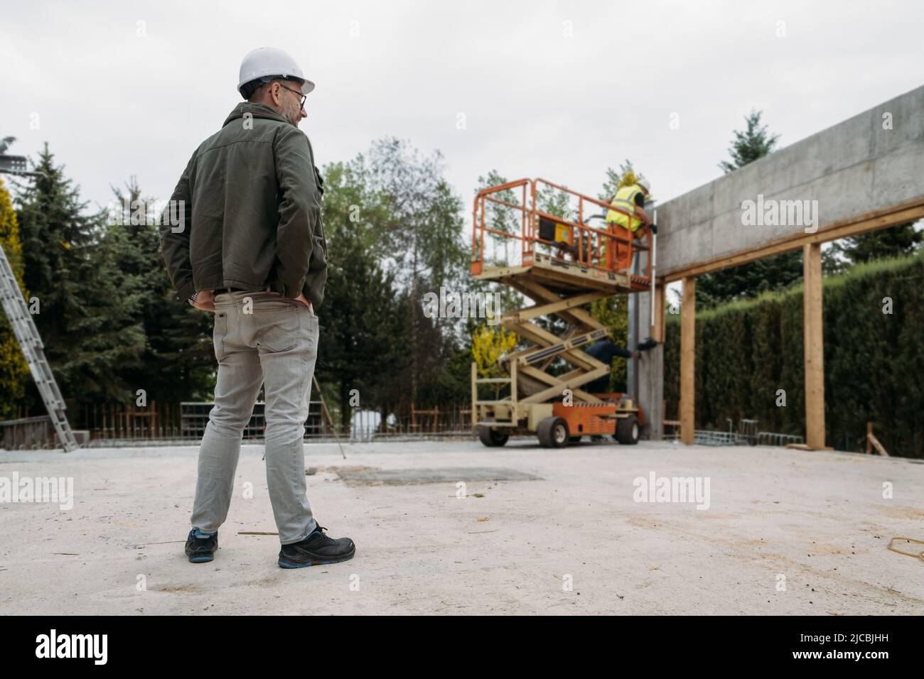 Mobile elevated work platform hi-res stock photography and images - Alamy