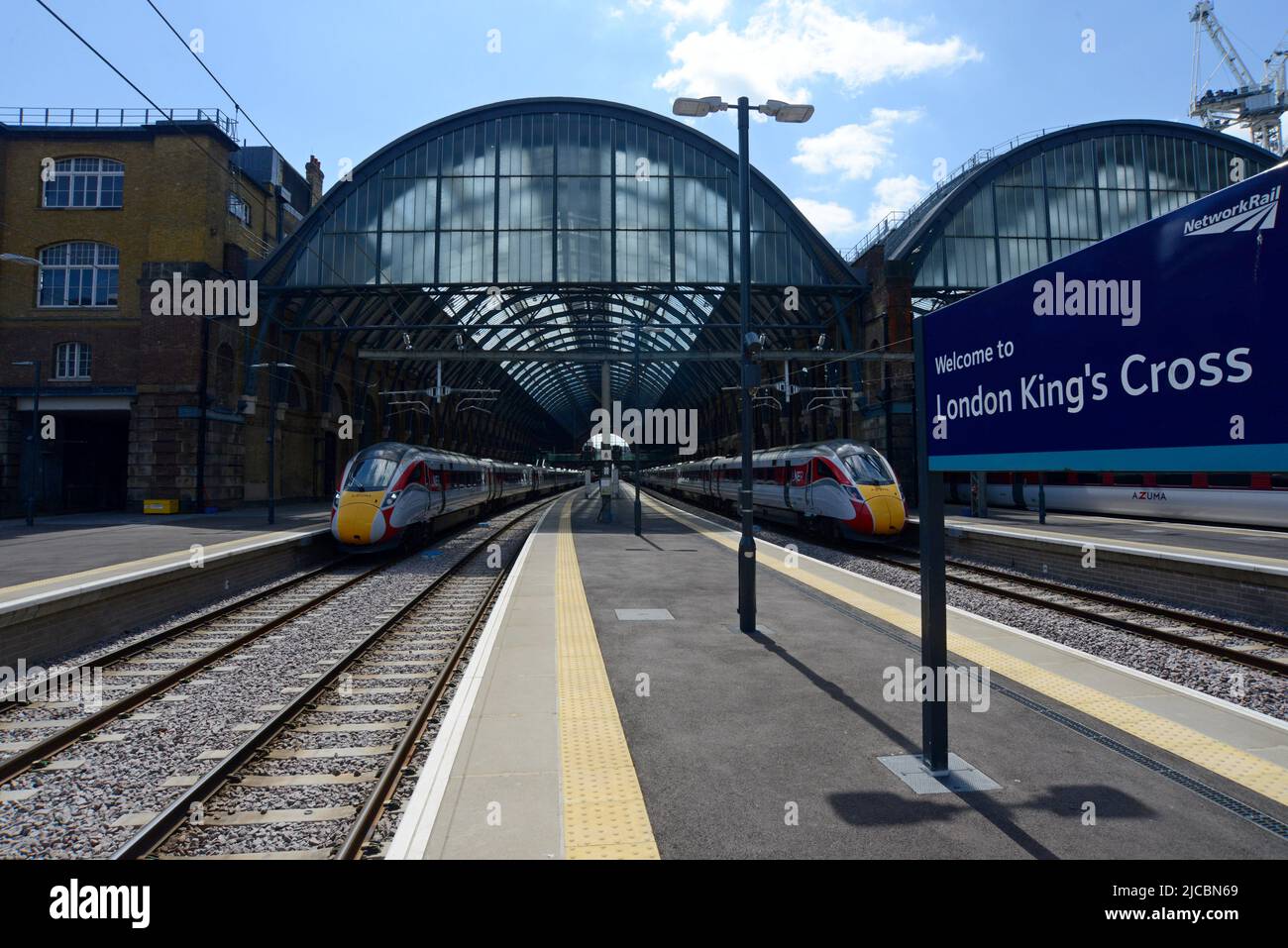 Lner azuma kings cross hi-res stock photography and images - Alamy
