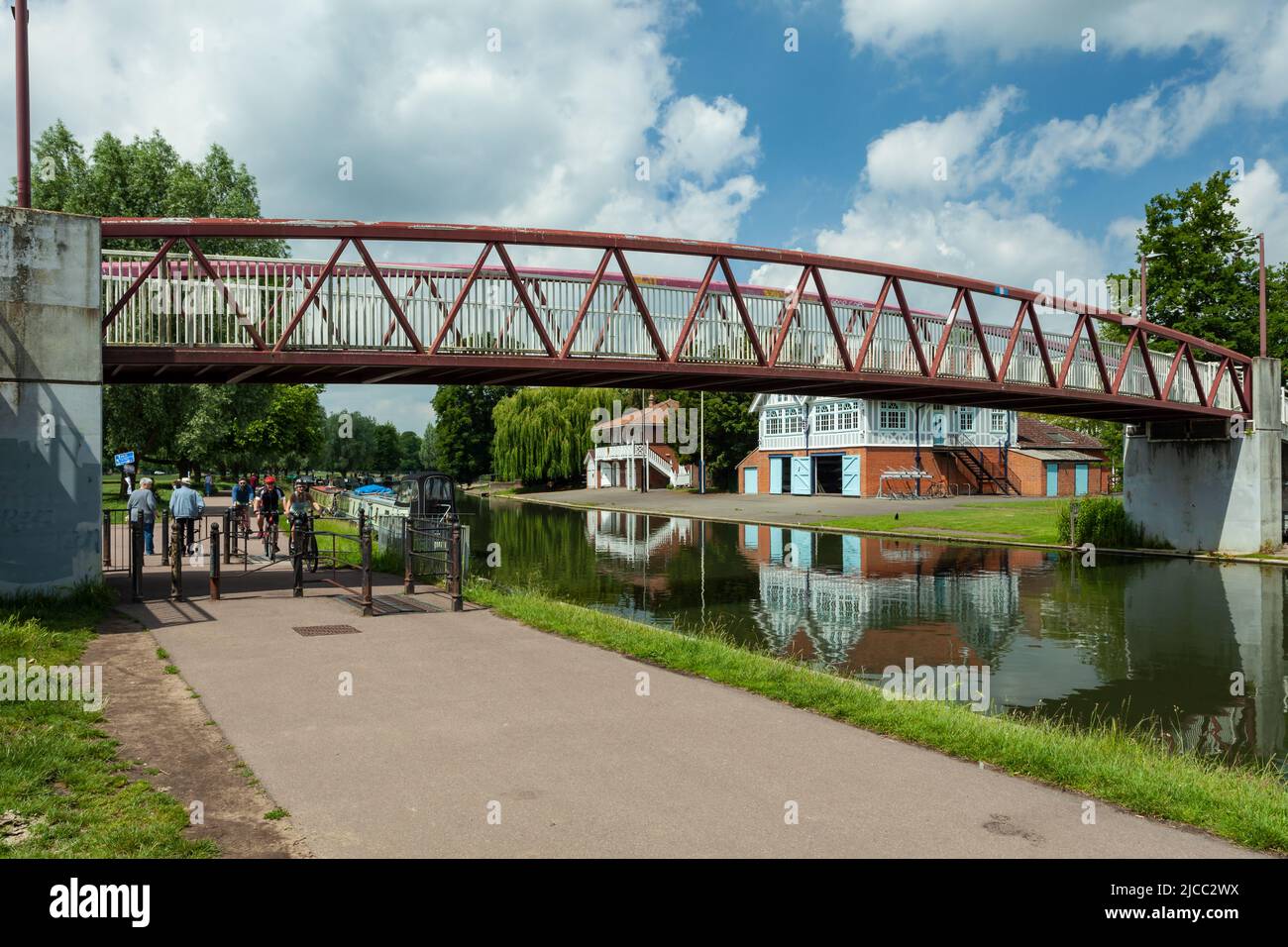 Footbridge over river Cam in Cambridge, England Stock Photo - Alamy