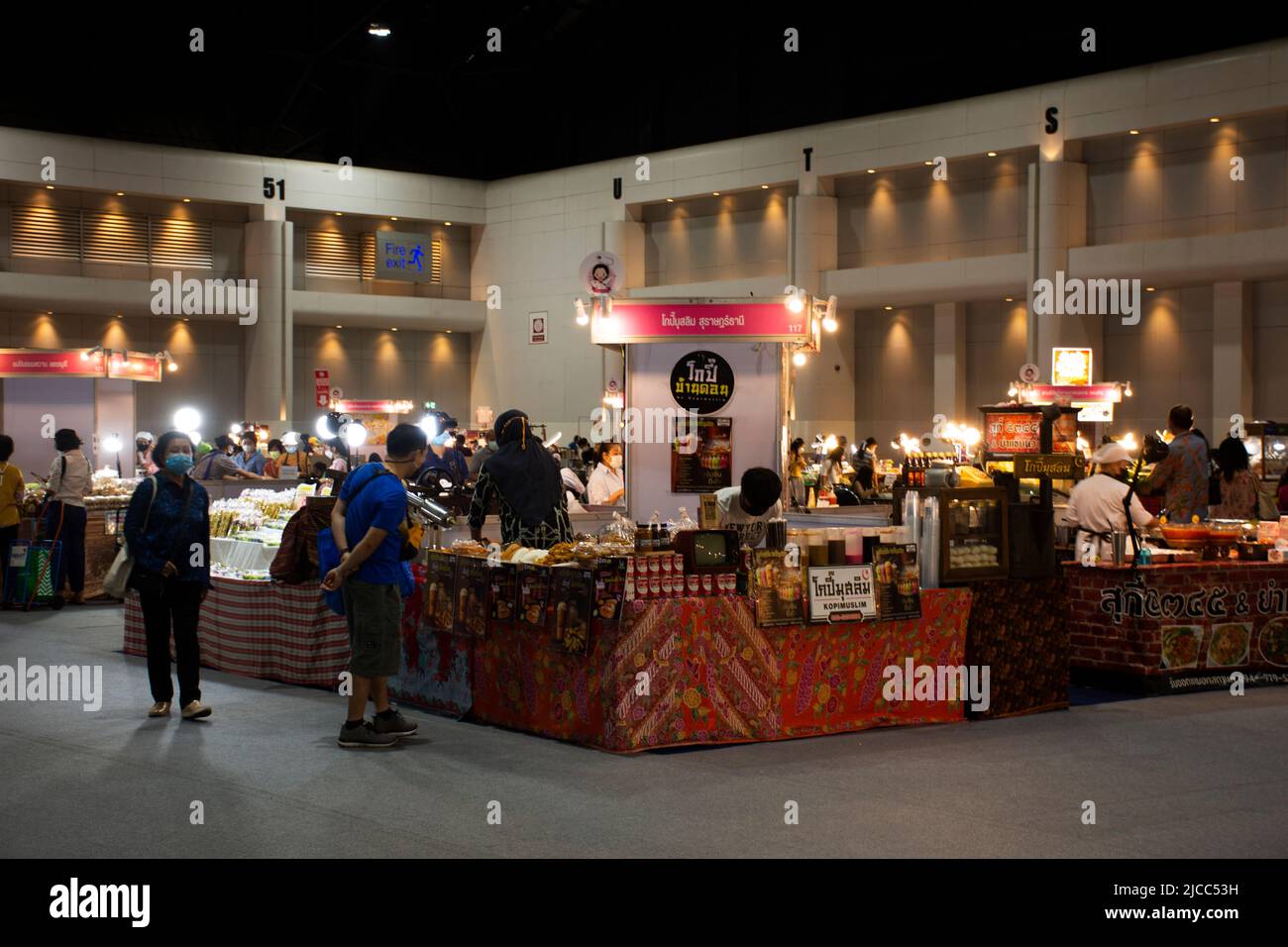 Thai people and foreign traveler travel visit and walking shopping ...