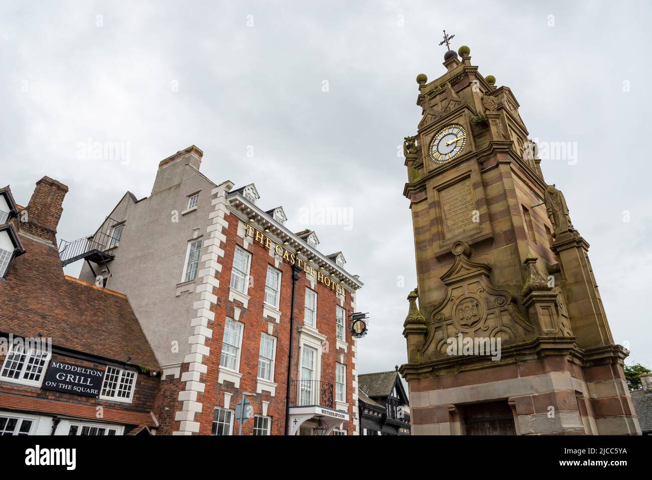 Peers Memorial clocktower in St Peter's Square, Ruthin, Denbighshire ...