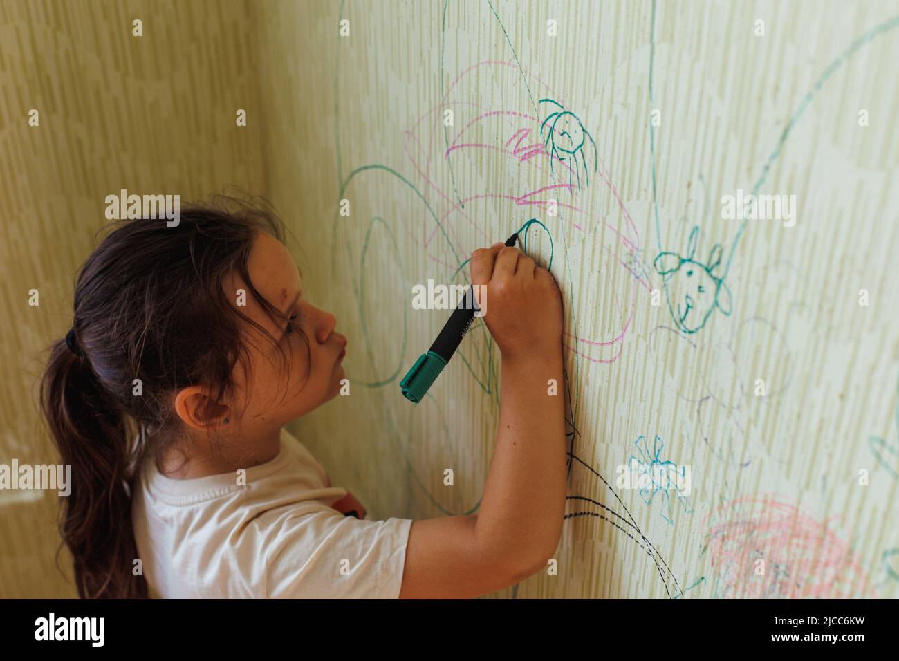 Child wallpapers hi-res stock photography and images - Alamy