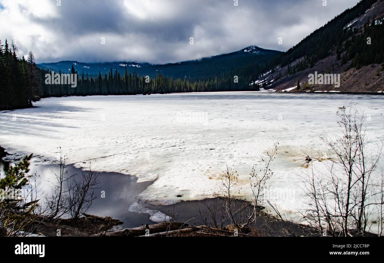 Frozen mountain lake, Washington state, USA Stock Photo - Alamy