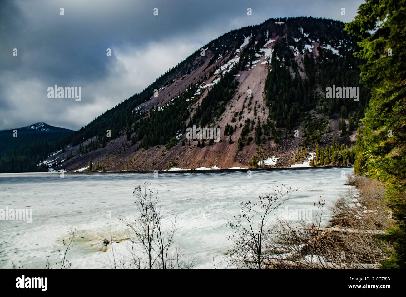 Frozen mountain lake, Washington state, USA Stock Photo - Alamy