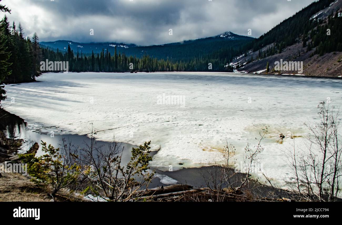 Frozen mountain lake, Washington state, USA Stock Photo - Alamy