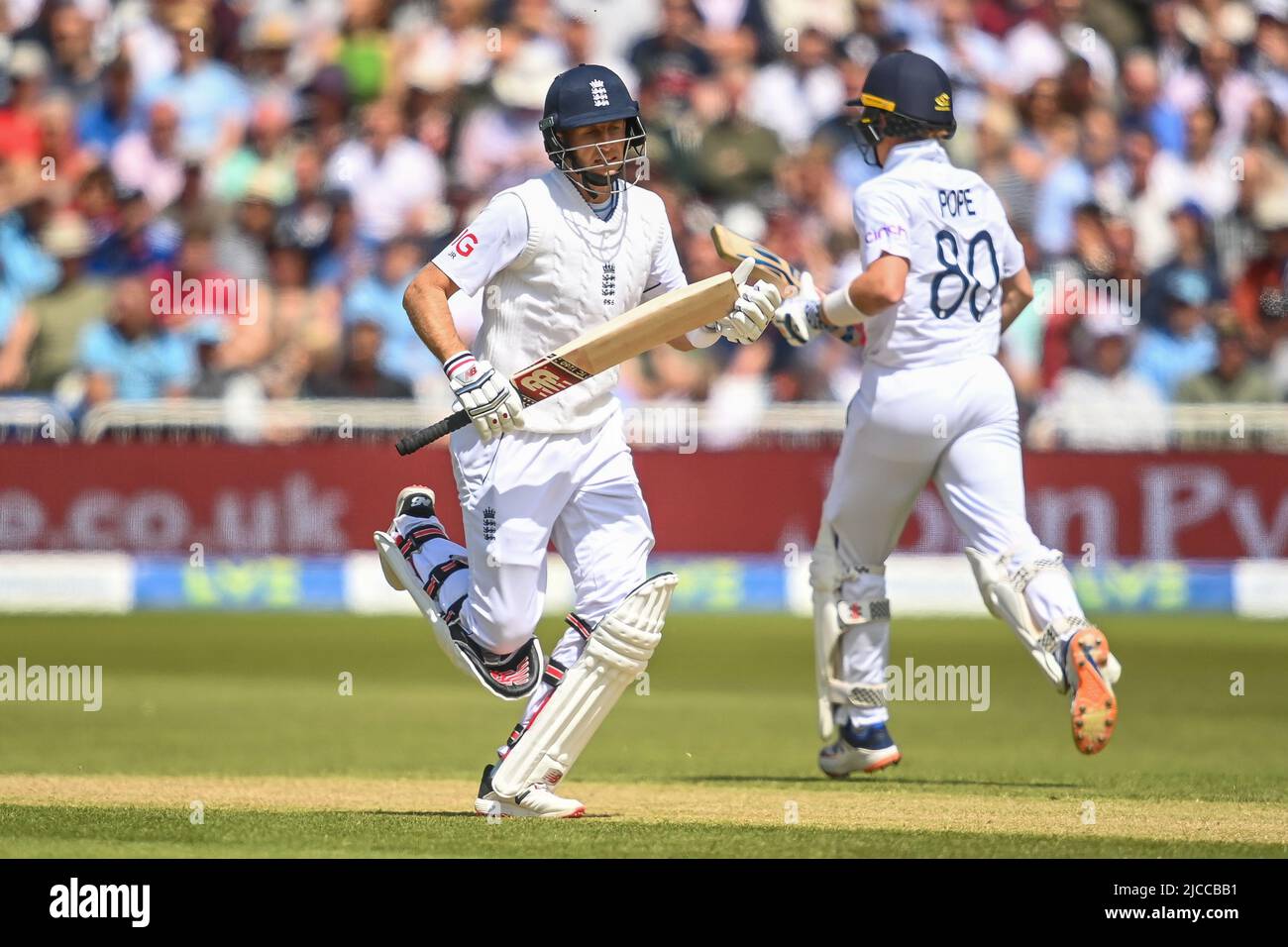 Ollie pope joe root hi-res stock photography and images - Alamy